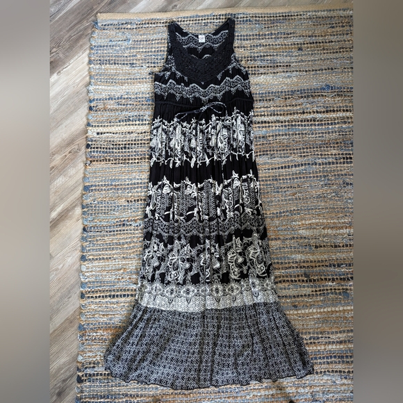 Bila | Dresses | Bila Dress M Boho Black White Sleeveless Crochet Rayon ...